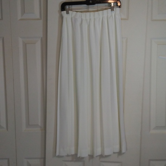 Susan Bristol | Skirts | Susan Bristol Off White Tea Length Pleated ...